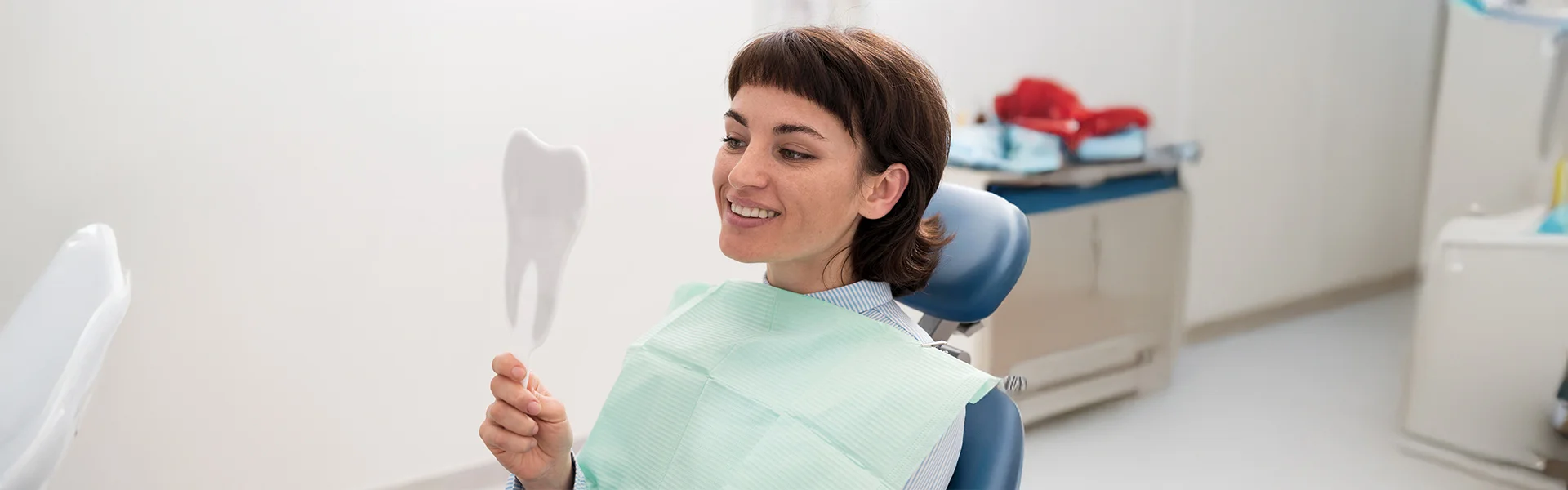 How an Emergency Dentist Can Save Your Tooth